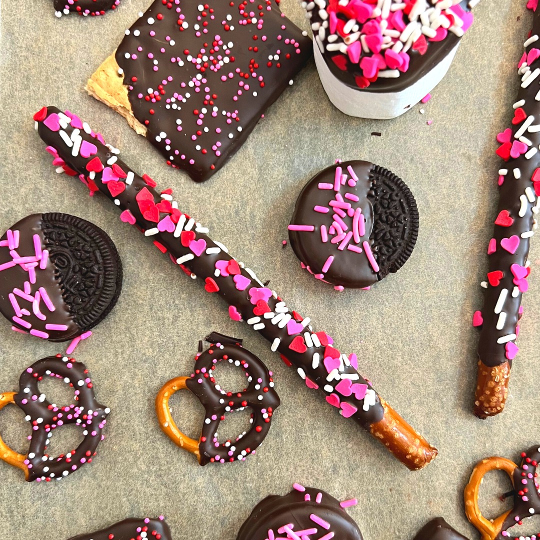 Chocolate Dipped Valentine Treats: 6 Easy DIY Valentine Desserts